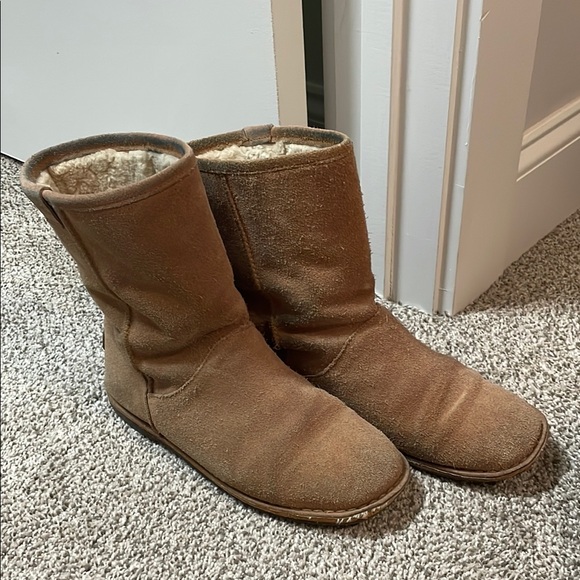 Emu | Shoes | Emu Australia Suede Sheepskin Low Boots | Poshmark